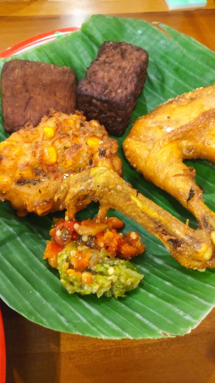 Tempat Makan Sunda Enak 💖 Review Simon A Claudiussimon Di Restoran Nasi Mayor Marta Negara